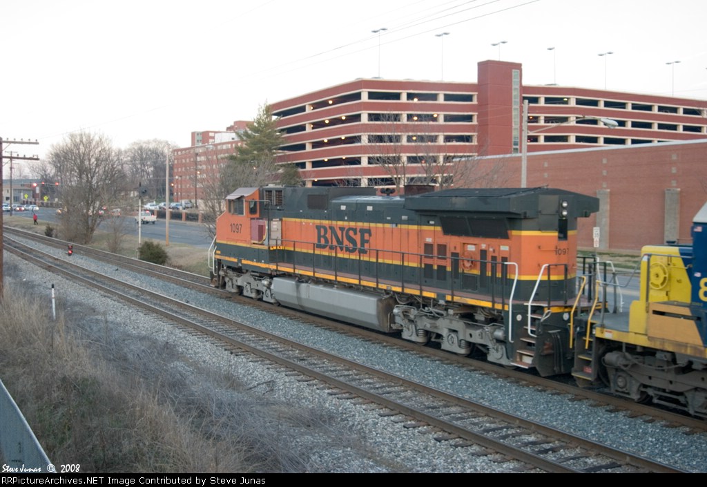 BNSF 1097 leads Q578 out of the siding